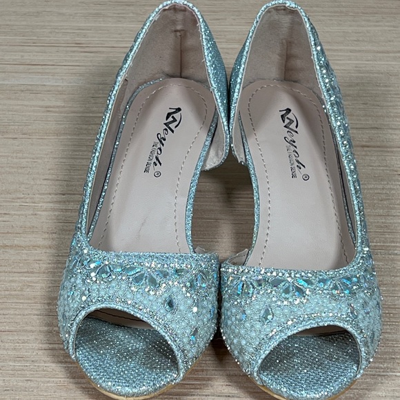 Neyoh | Shoes | Neyoh Little Girl Heels Sparkly Size 3 | Poshmark